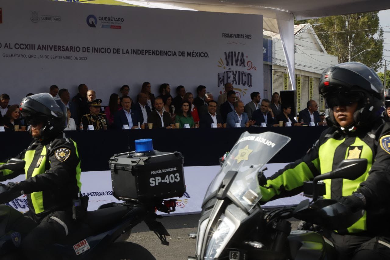 Acude Luis Nava al Desfile Cívico Militar de Querétaro Acude Luis Nava al Desfile Cívico Militar de Querétaro