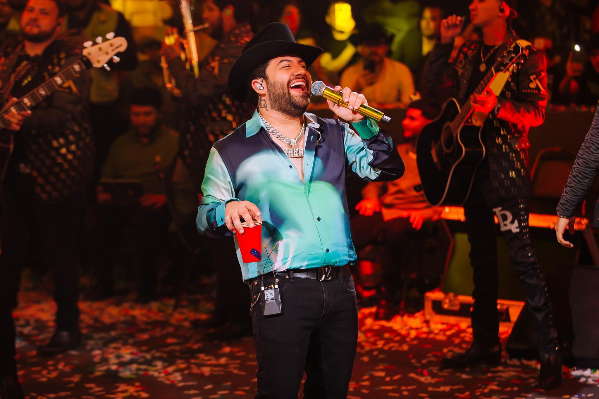 La mitad del elenco del Palenque de Querétaro interpreta narcocorridos La mitad del elenco del Palenque de Querétaro interpreta narcocorridos